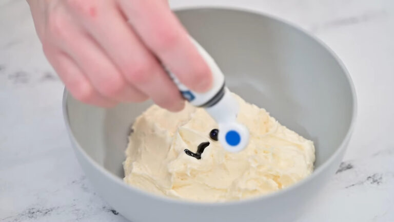 Quick Recipe Guide for Perfect Royal Blue Frosting - Madeleine Kitchen