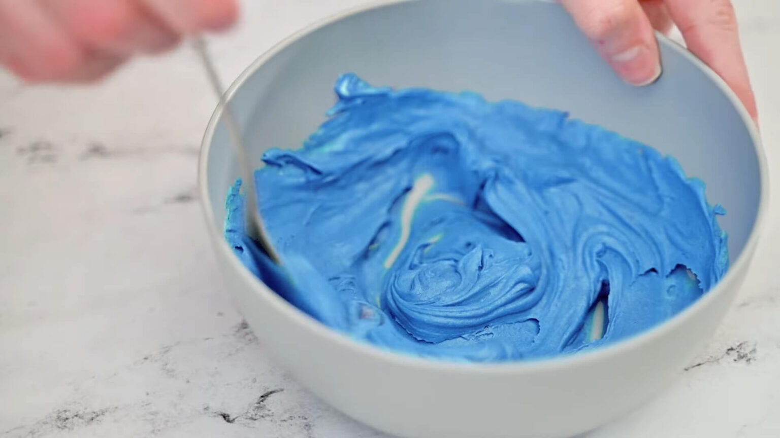 Quick Recipe Guide for Perfect Royal Blue Frosting - Madeleine Kitchen
