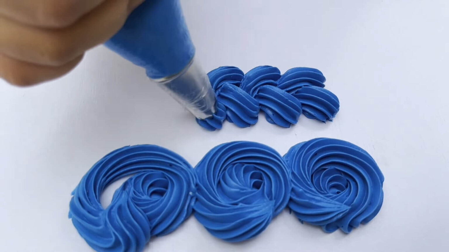 Quick Recipe Guide for Perfect Royal Blue Frosting - Madeleine Kitchen