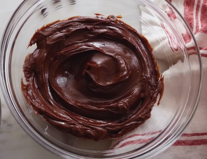 How to Thicken Chocolate Ganache? A Simple Recipe Guide - Madeleine Kitchen