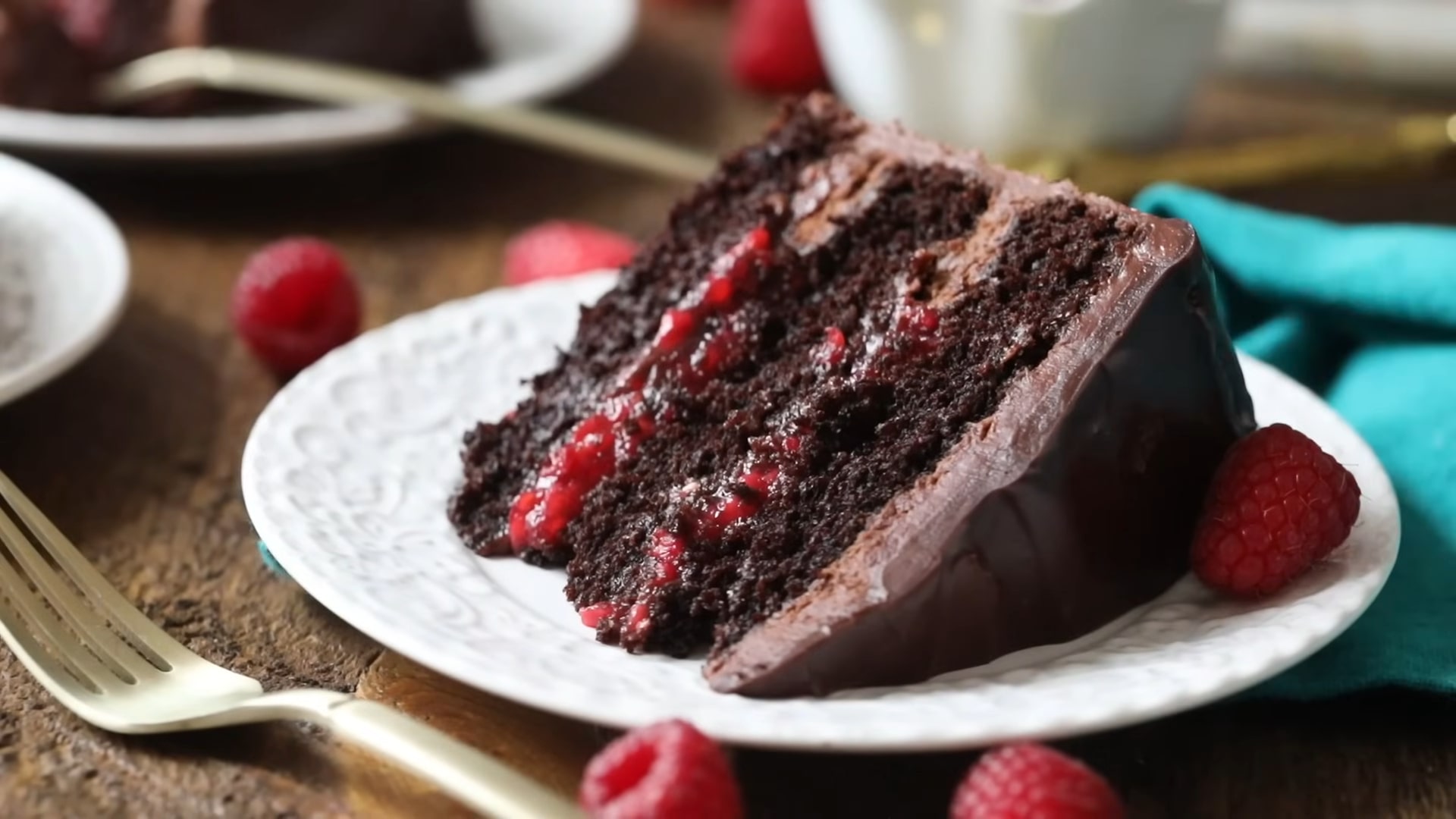Rich and Moist Chocolate Raspberry Cake for Any Occasion - Madeleine ...